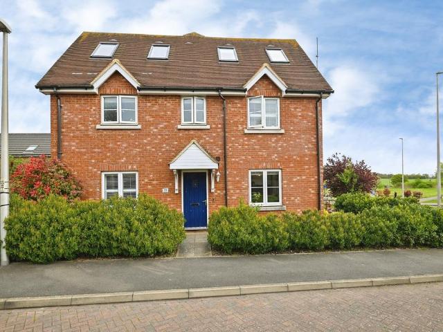5 bedroom end of terrace house for sale