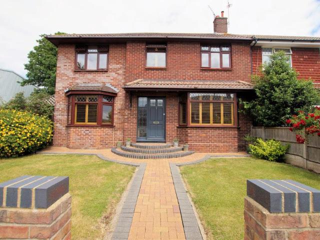 5 bedroom end of terrace house for sale
