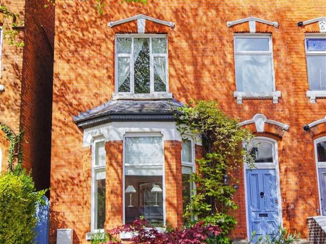 5 bedroom end of terrace house for sale