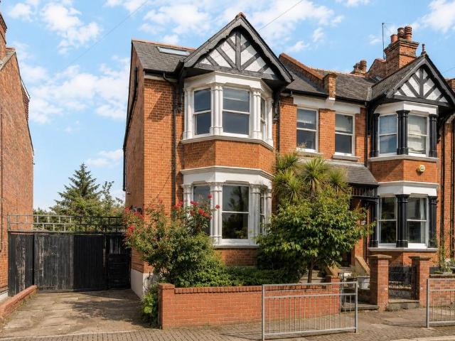 5 bedroom end of terrace house for sale