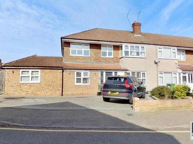 5 bedroom end of terrace house for sale