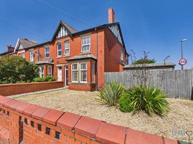 5 bedroom end of terrace house for sale