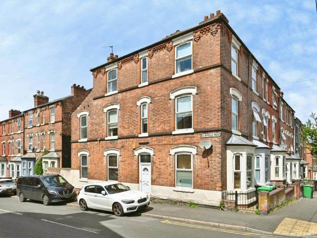 5 bedroom end of terrace house for sale