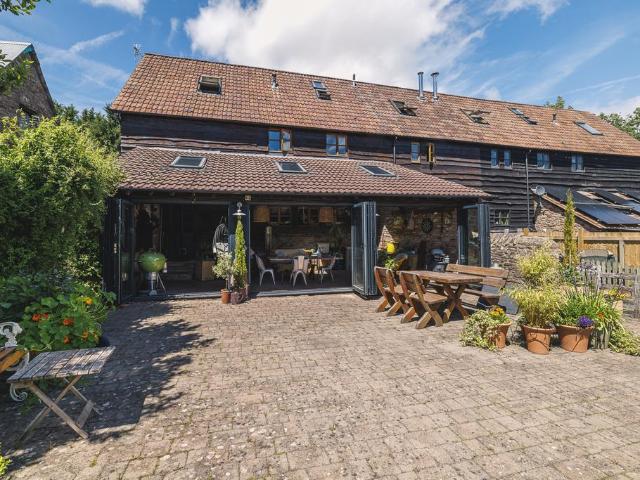5 bedroom end of terrace house for sale