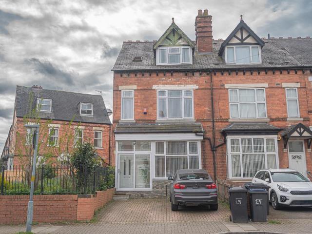 5 bedroom end of terrace house for sale