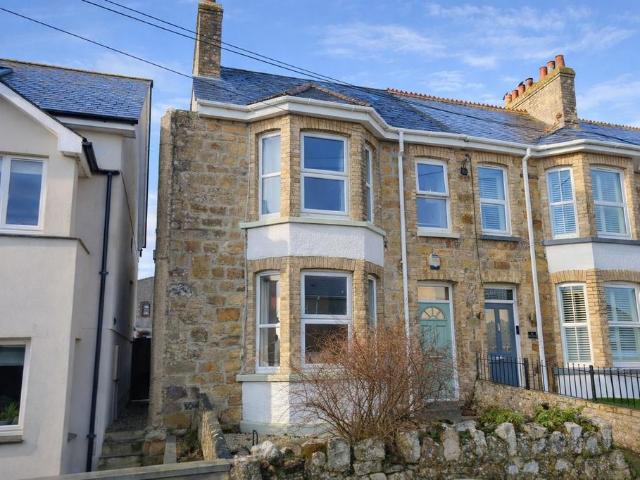5 bedroom end of terrace house for sale