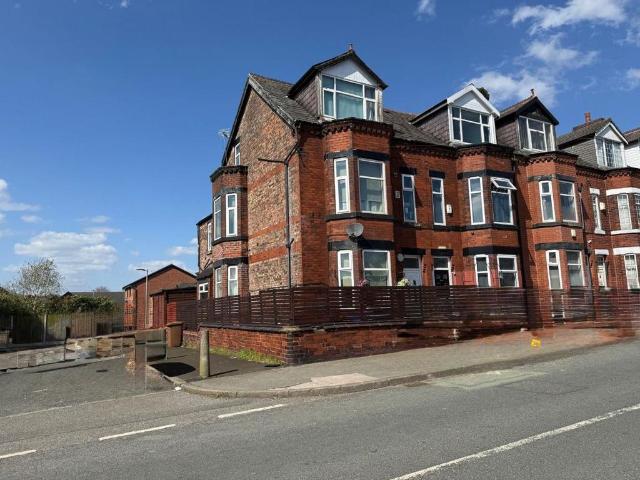 5 bedroom end of terrace house for sale