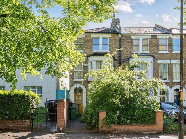 5 bedroom end of terrace house for sale