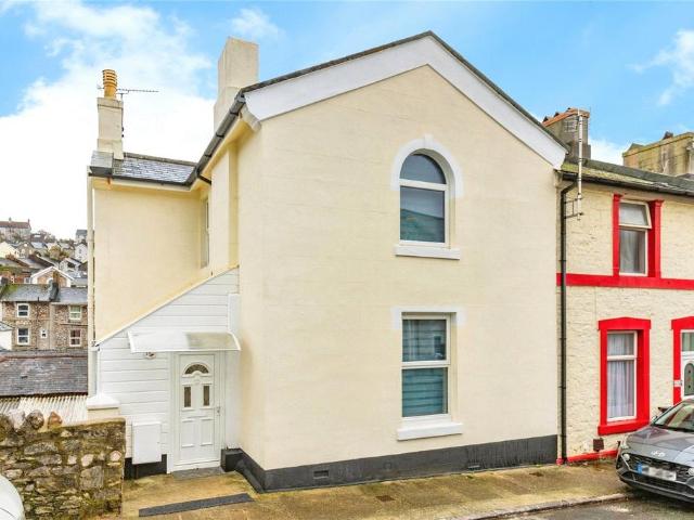 5 bedroom end of terrace house for sale