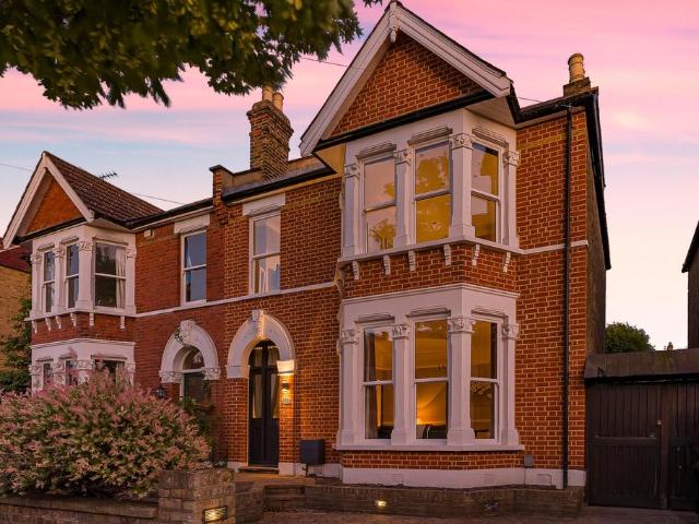 5 bedroom end of terrace house for sale