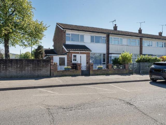 5 bedroom end of terrace house for sale