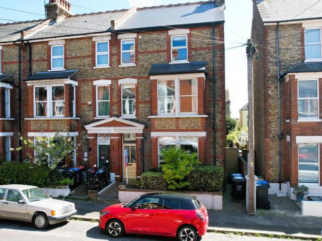 5 bedroom end of terrace house for sale