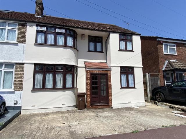 5 bedroom end of terrace house for sale