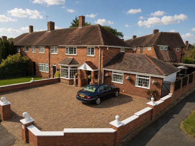 5 bedroom end of terrace house for sale