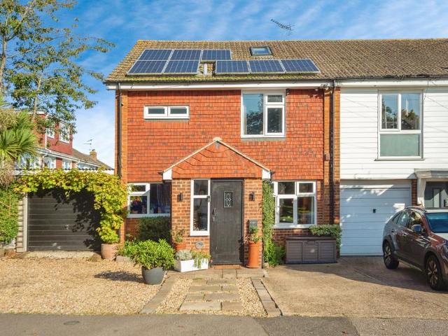 5 bedroom end of terrace house for sale