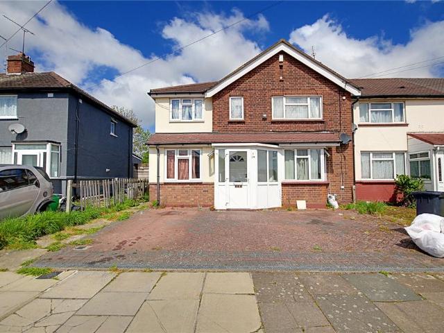 5 bedroom end of terrace house for sale