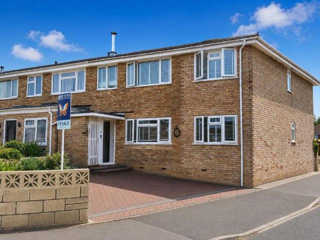 5 bedroom end of terrace house for sale