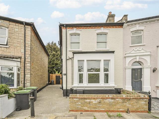 5 bedroom end of terrace house for sale