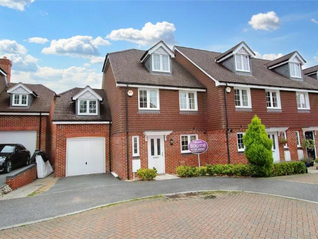 5 bedroom end of terrace house for sale