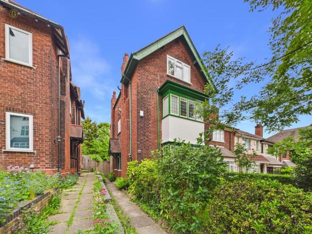 5 bedroom end of terrace house for sale