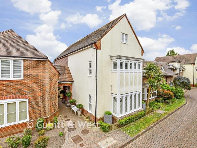 5 bedroom end of terrace house for sale