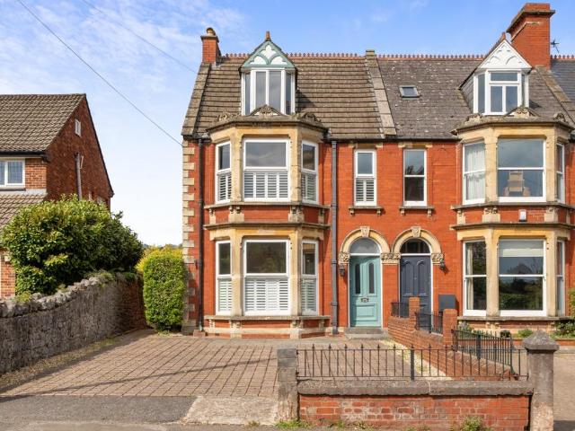 5 bedroom end of terrace house for sale