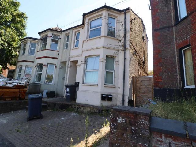 5 bedroom end of terrace house for sale