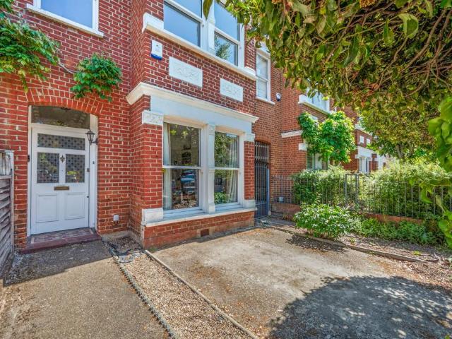 5 bedroom terraced house for sale