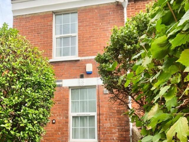 5 bedroom end of terrace house for sale