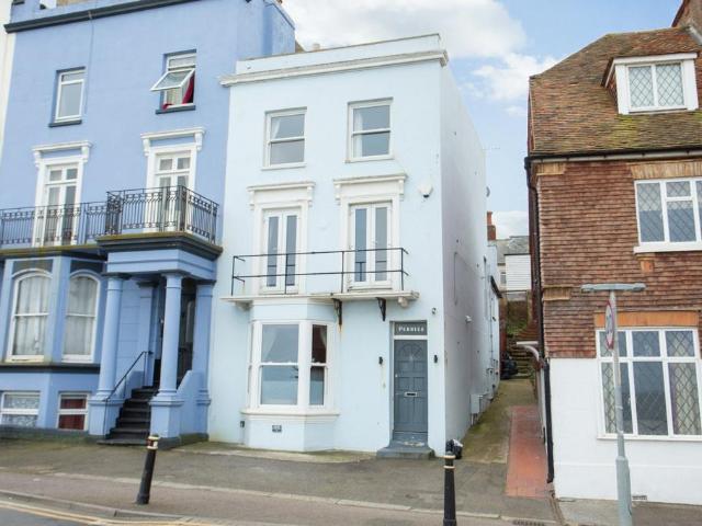 5 bedroom end of terrace house for sale