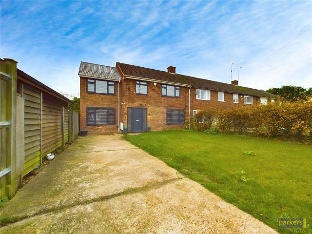 5 bedroom end of terrace house for sale