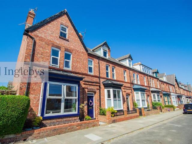 5 bedroom end of terrace house for sale