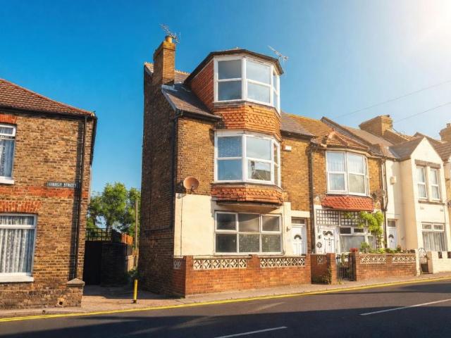 5 bedroom end of terrace house for sale