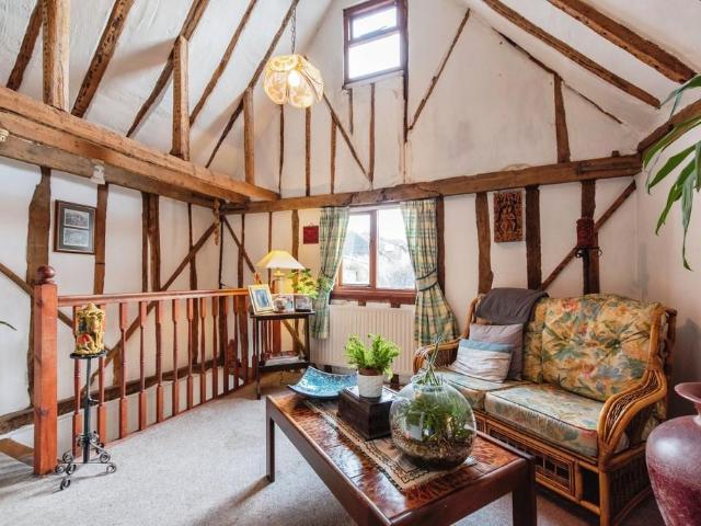 5 bedroom end of terrace house for sale