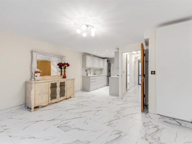 5 bedroom end of terrace house for sale