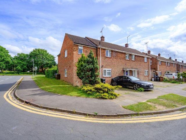 5 bedroom end of terrace house for sale