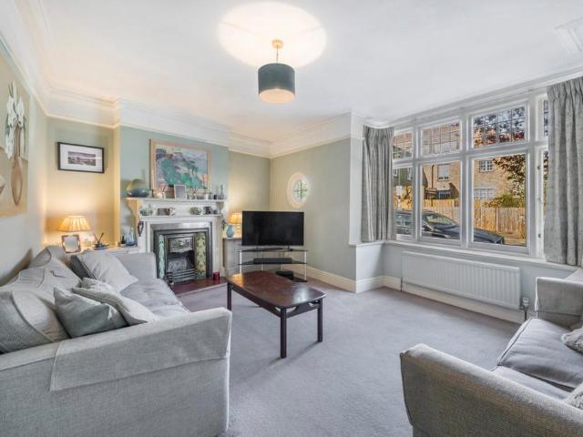 5 bedroom end of terrace house for sale