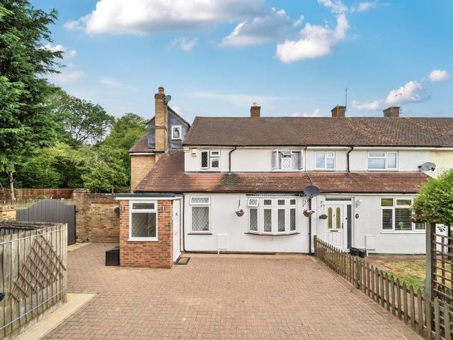 5 bedroom end of terrace house for sale