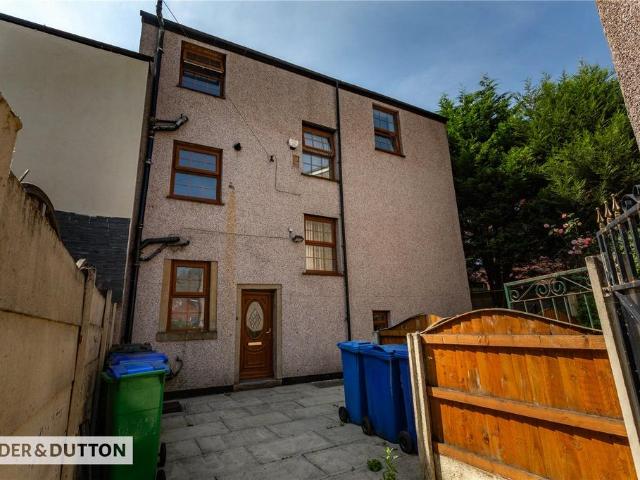 5 bedroom end of terrace house for sale