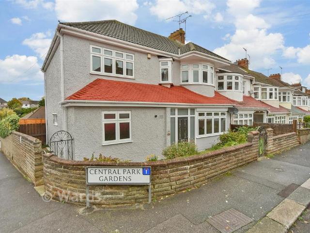 5 bedroom end of terrace house for sale