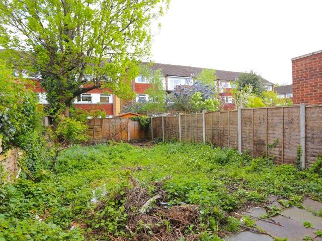 5 bedroom end of terrace house for sale