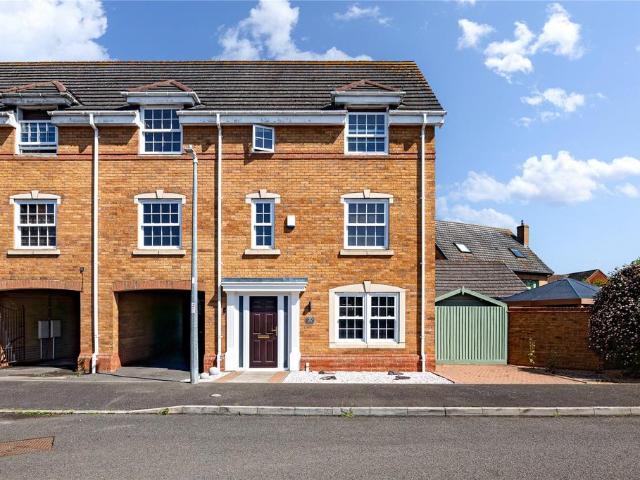 5 bedroom end of terrace house for sale