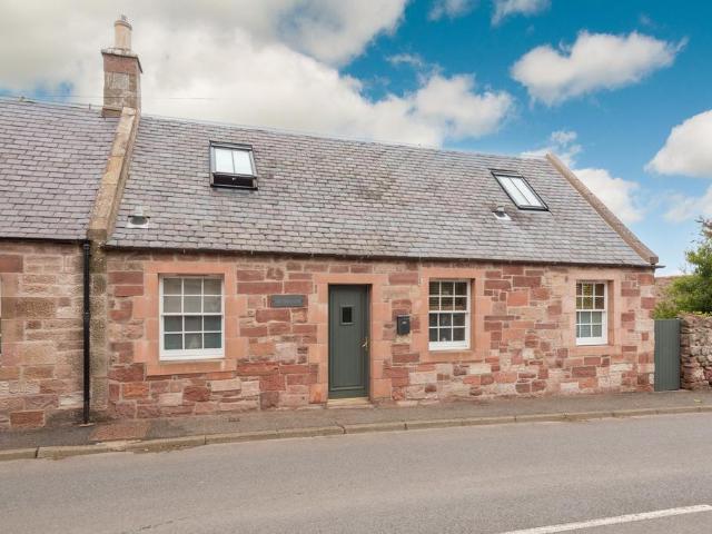 5 bedroom end of terrace house for sale