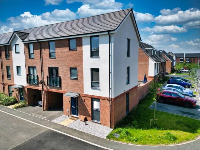 5 bedroom end of terrace house for sale