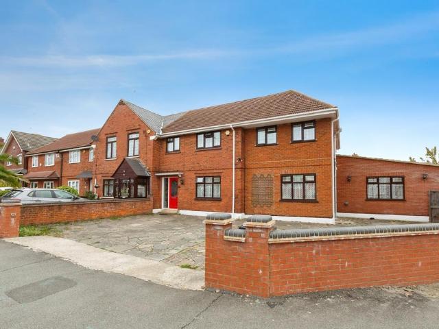5 bedroom end of terrace house for sale