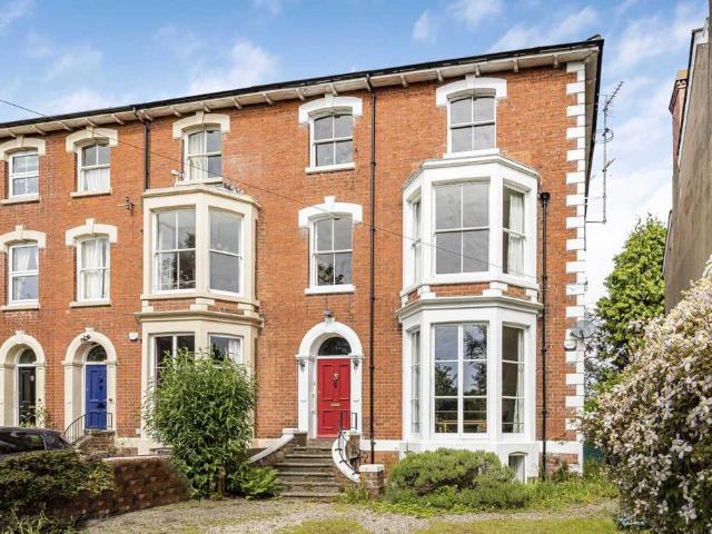5 bedroom end of terrace house for sale