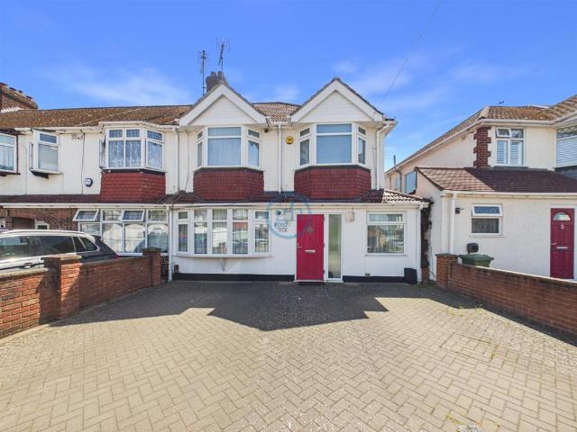 5 bedroom end of terrace house for sale