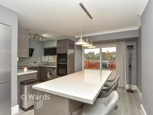 5 bedroom end of terrace house for sale