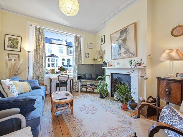 5 bedroom end of terrace house for sale