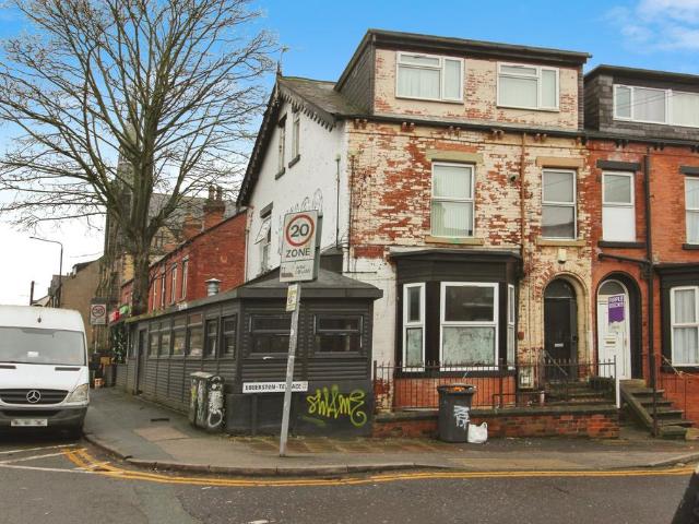 5 bedroom end of terrace house for sale